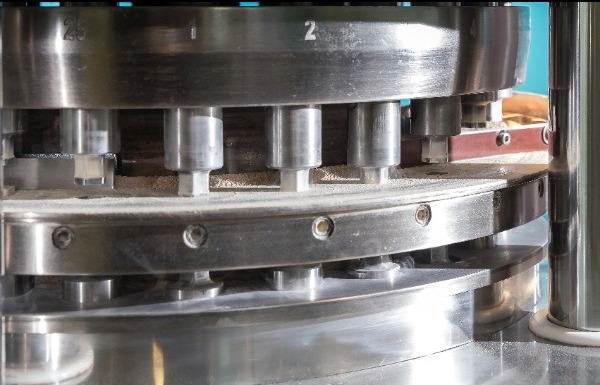 Press loading and unloading with sweets