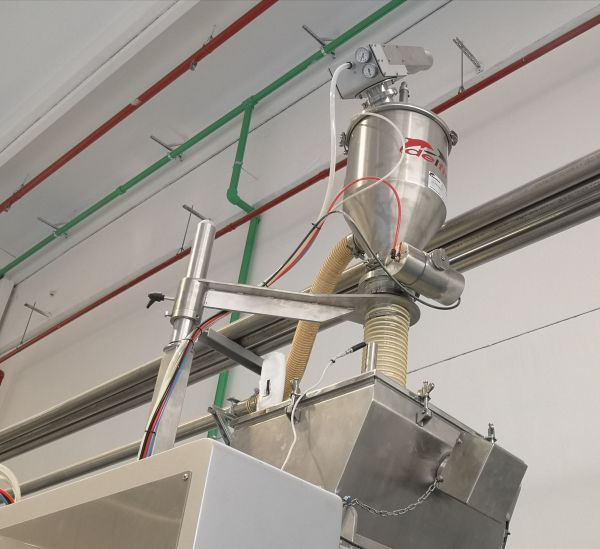 Pneumatic conveyor for sugar